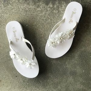 Verano Rio | Shoes | Verano Rio White Flower Thong Flip Flop Sandal ...